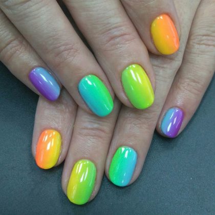 Gradient Nails Art Tutorial: How to Do Gradient Glitter Nails - LadyLife
