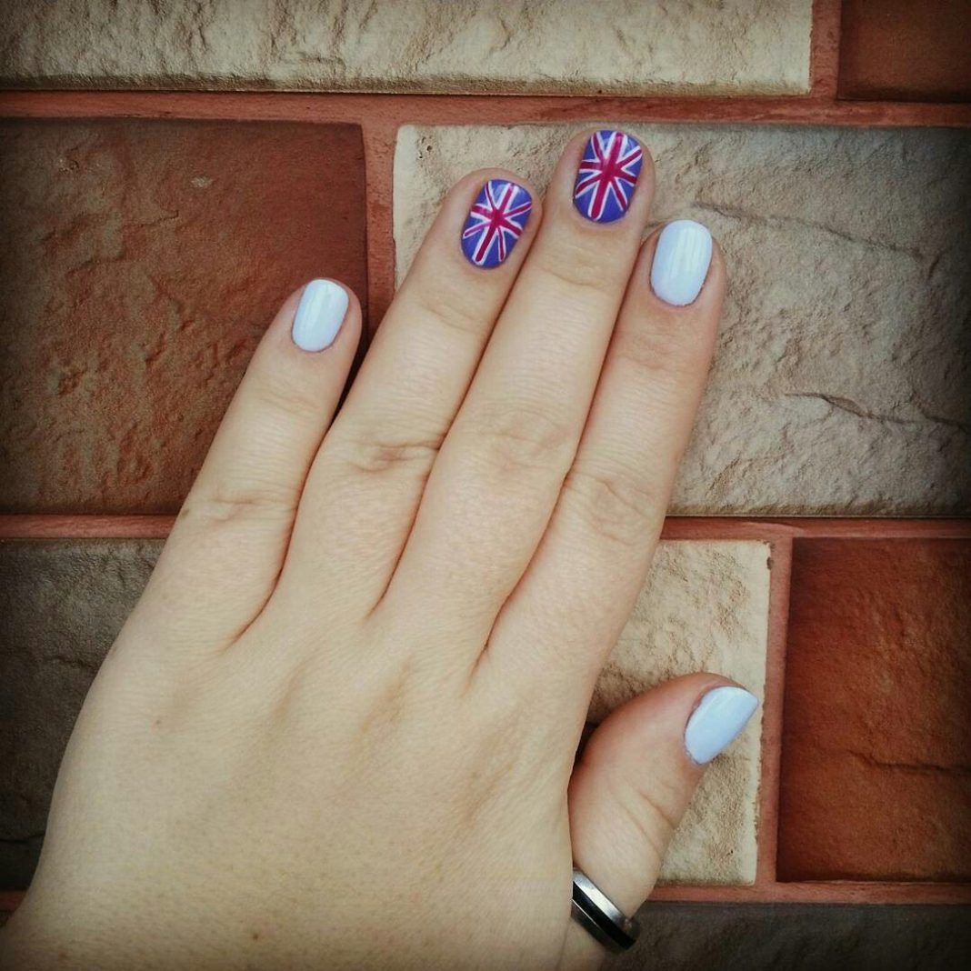 British Flag Nails Art and Designs - LadyLife