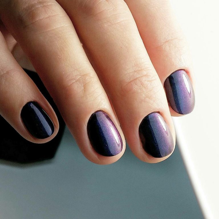 Mirror Nail Design: Make Cool Metallic or Chrome Nail Art - LadyLife