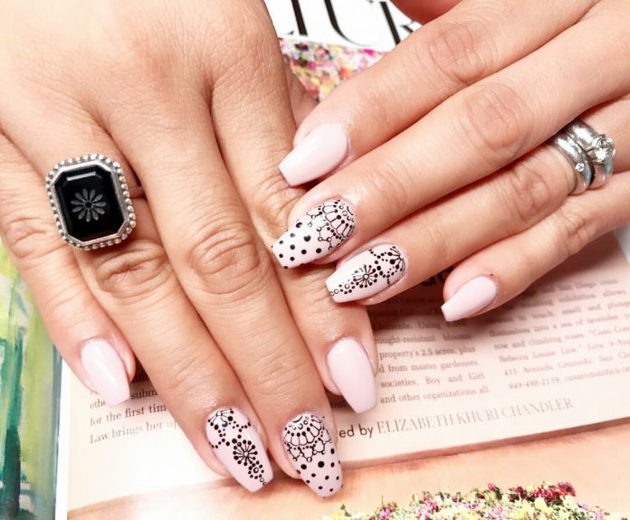 How To Apply Henna On Nails: Great Design With Tutorial - LadyLife