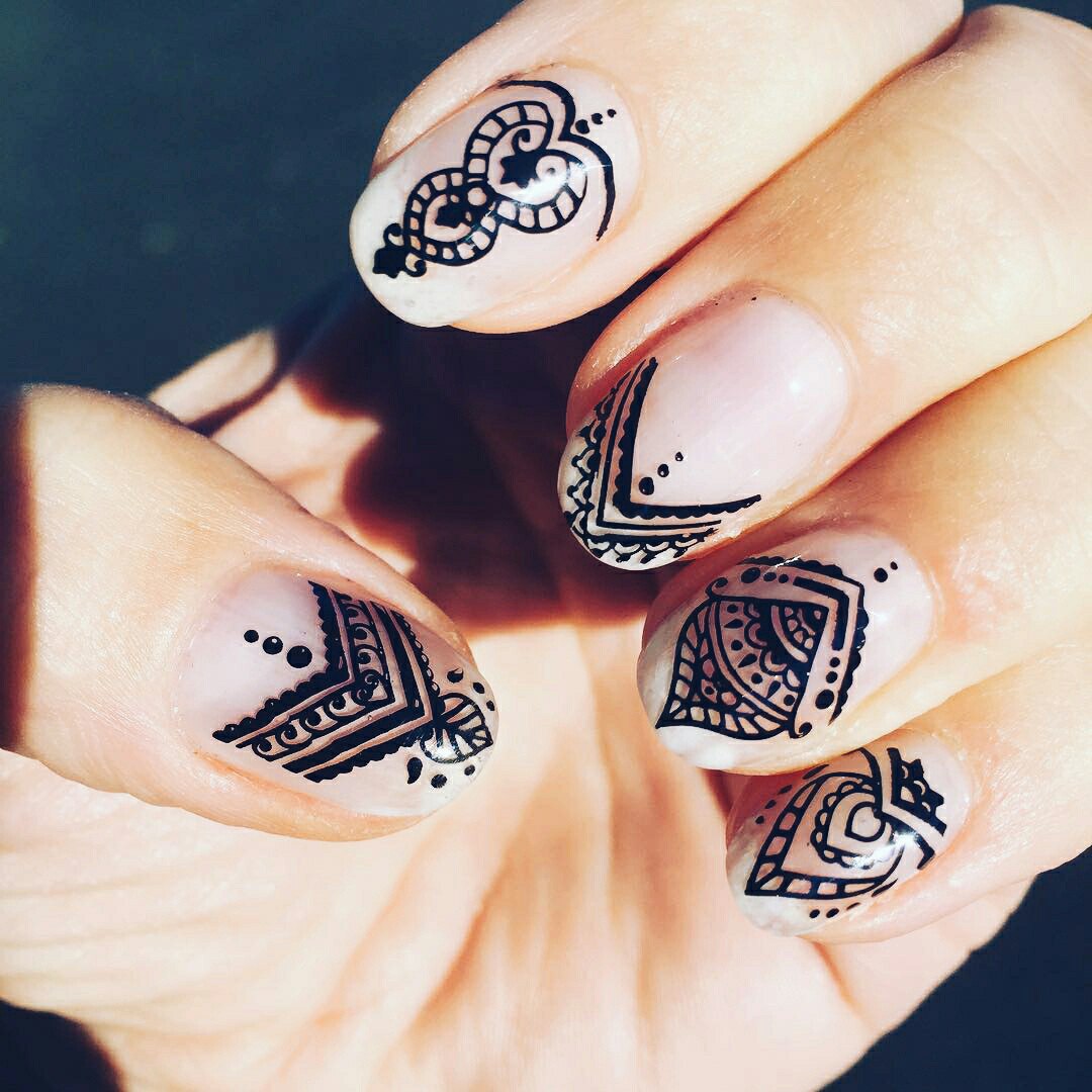 How To Apply Henna On Nails Great Design With Tutorial LadyLife