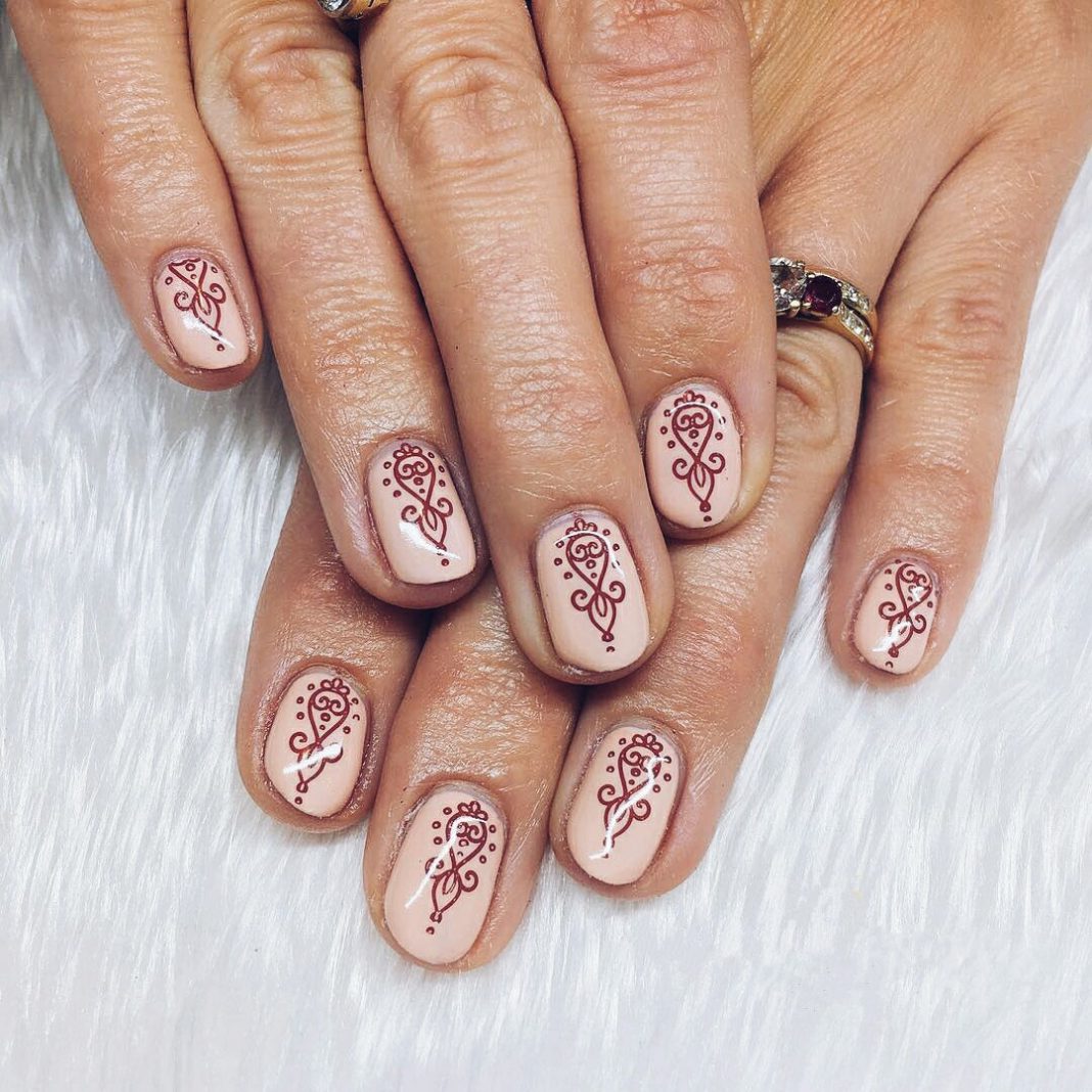 How To Apply Henna On Nails: Great Design With Tutorial - LadyLife