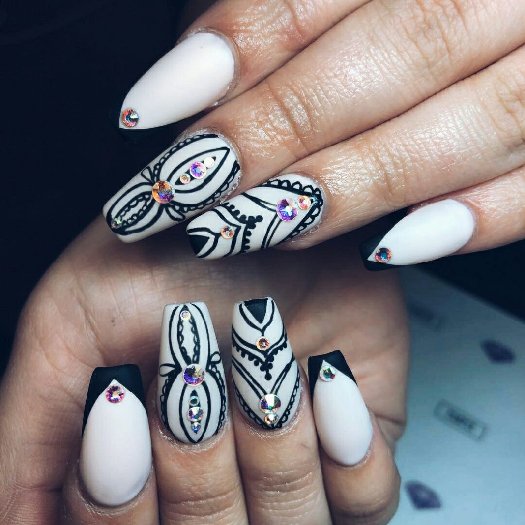 How To Apply Henna On Nails: Great Design With Tutorial - LadyLife