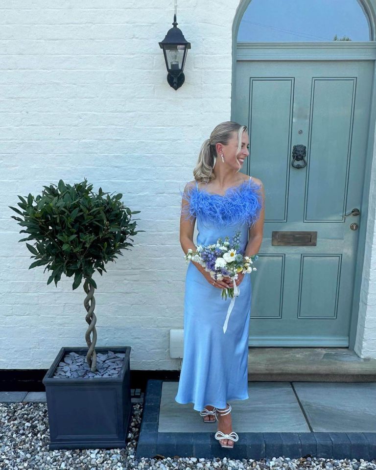 Blue Dresses for Women: Top 150+ Ideas How to Wear a Blue Dress - LadyLife