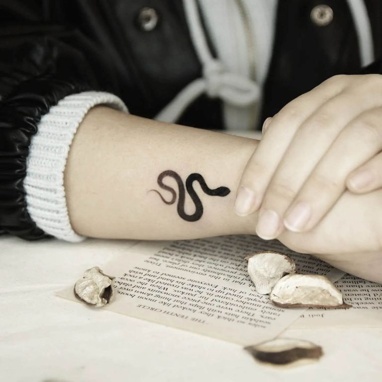 Snake Tattoos For Women: 70+ Best Ideas [with Meaning] - LadyLife