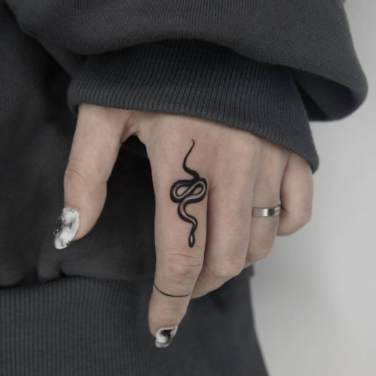 Snake Tattoos For Women: 70+ Best Ideas [with Meaning] - LadyLife