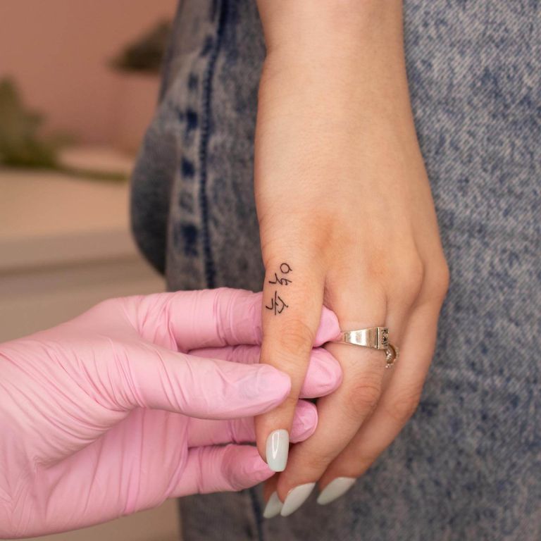 Finger Tattoos for Women: 130+ Best & Cute Design Ideas - LadyLife
