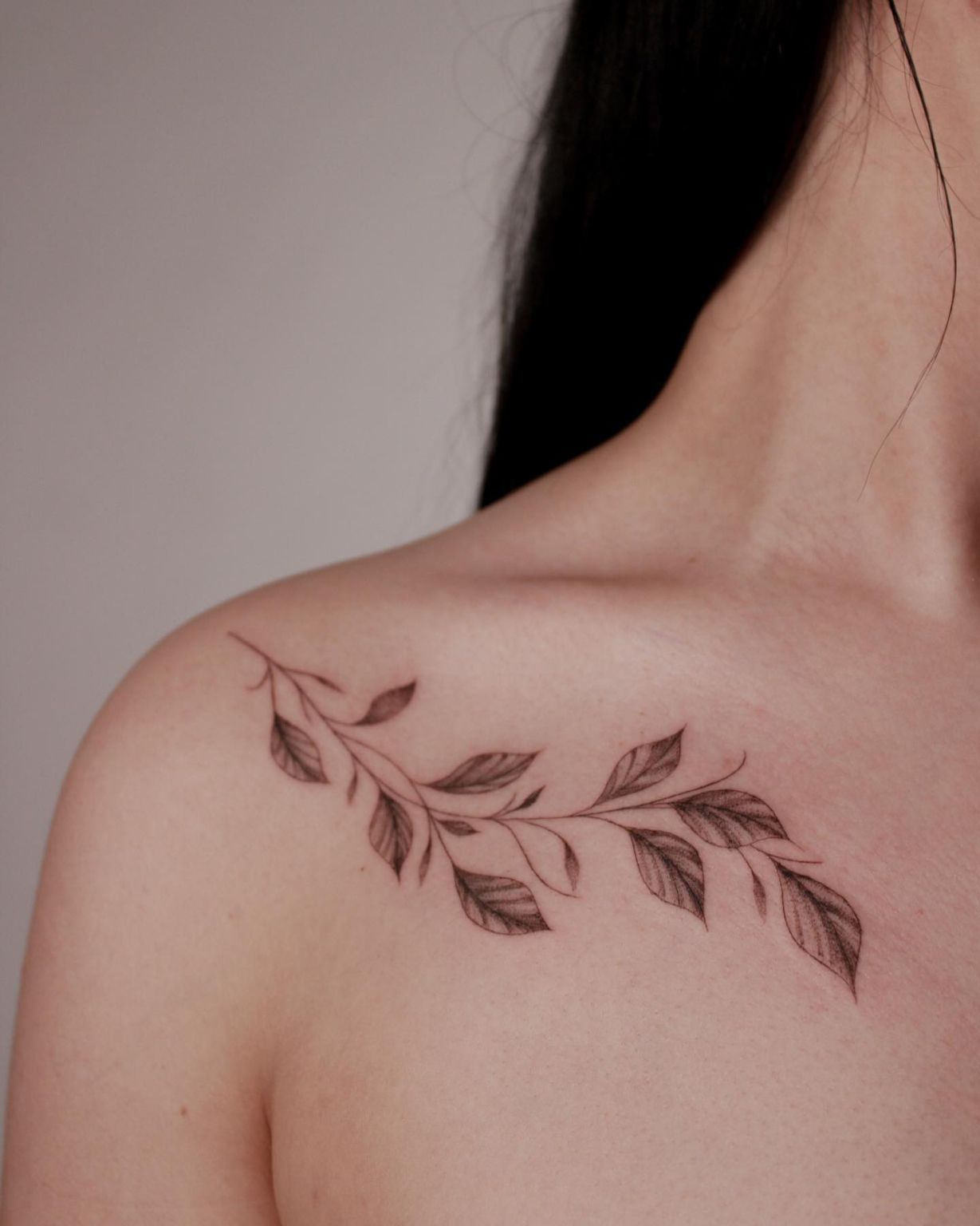Collarbone Tattoos for Women: Top 110+ Design Ideas - LadyLife