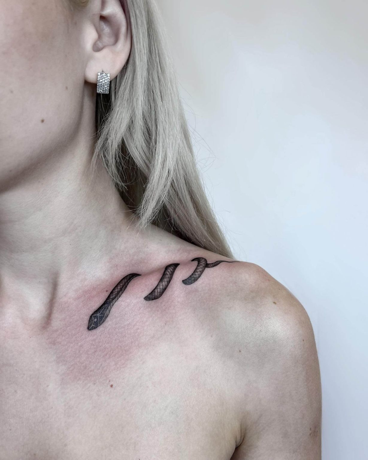 Collarbone Tattoos for Women: Top 110+ Design Ideas - LadyLife